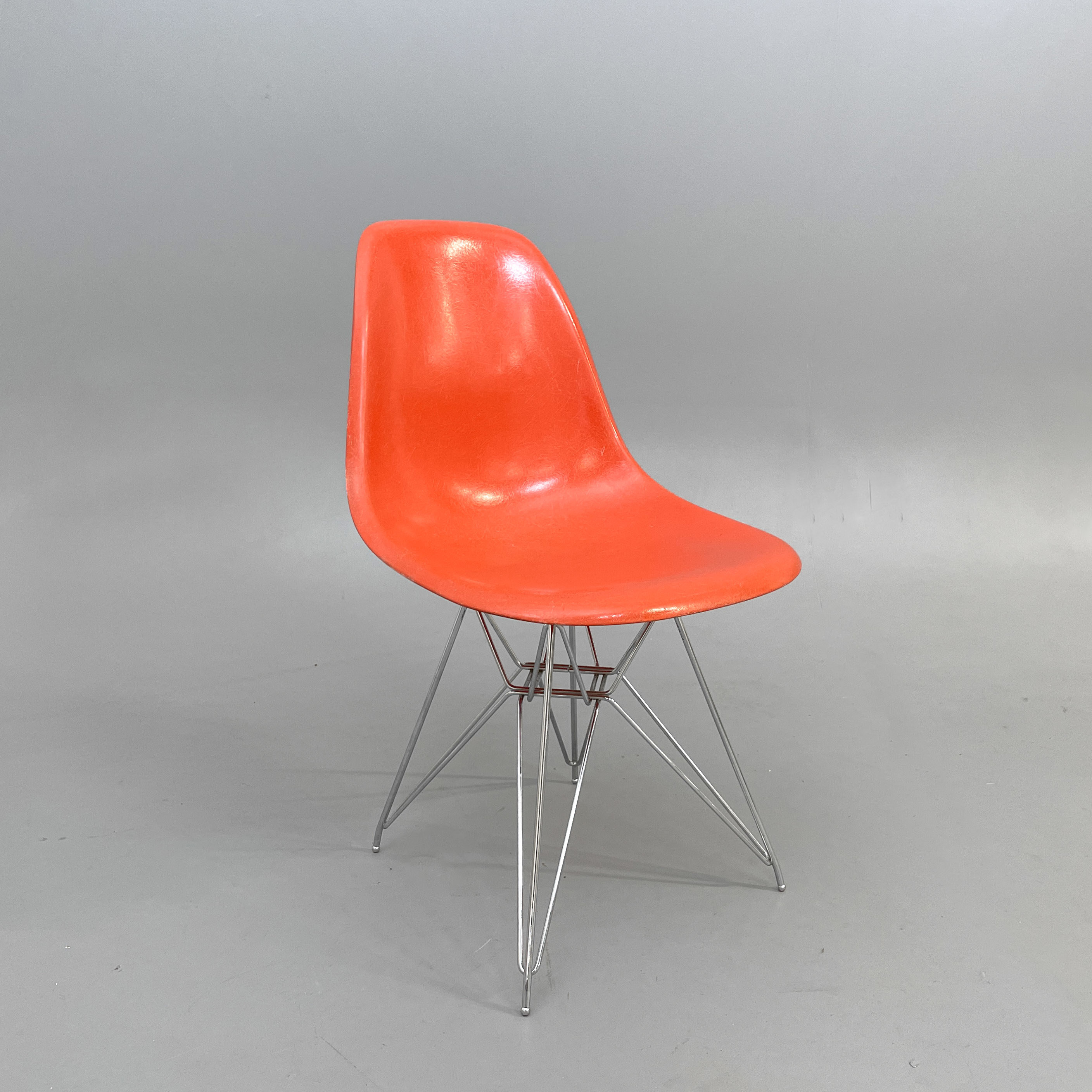 Stol Herman Miller Fiberglass Chair | Auktion