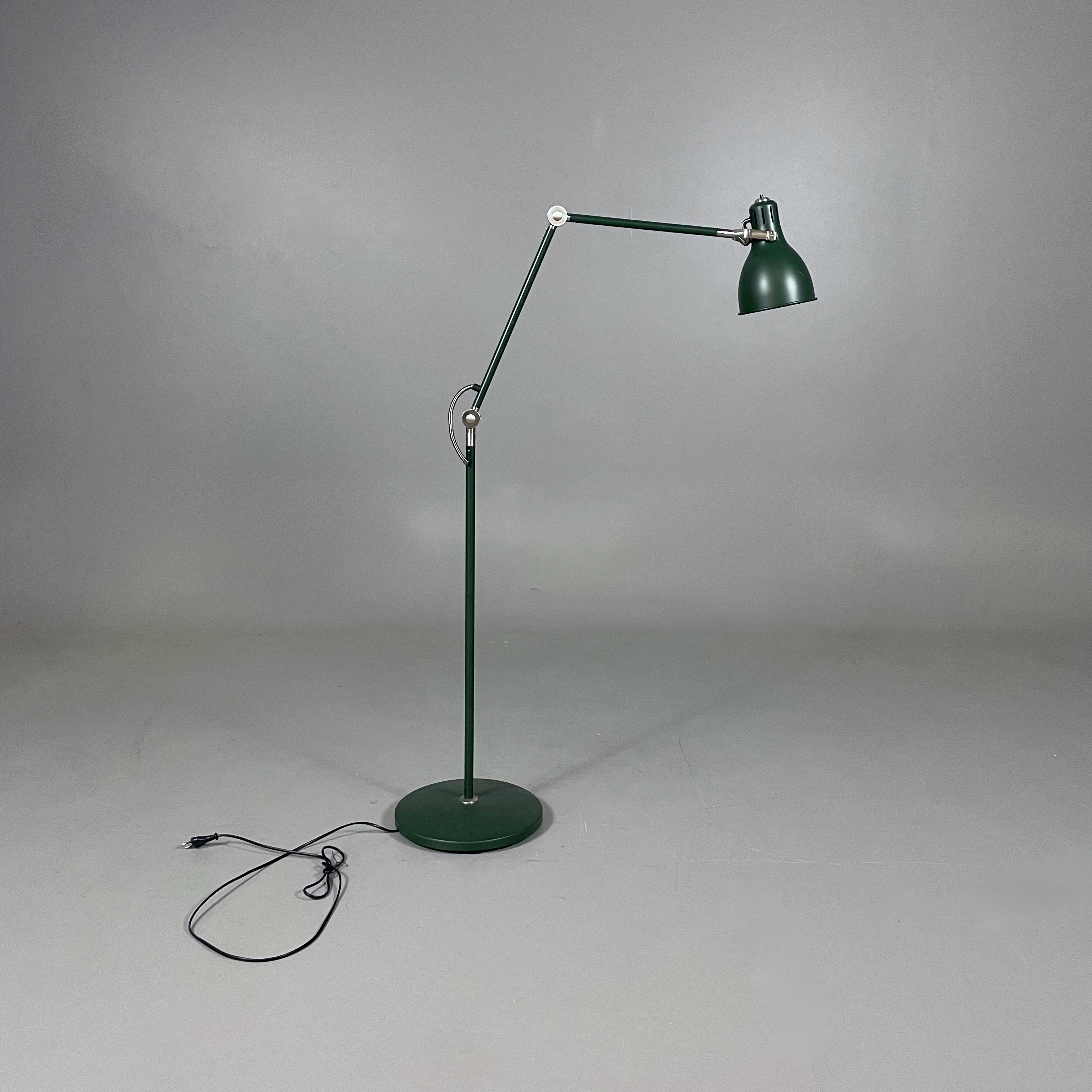 Golvlampa IKEA Aröd | Auktion
